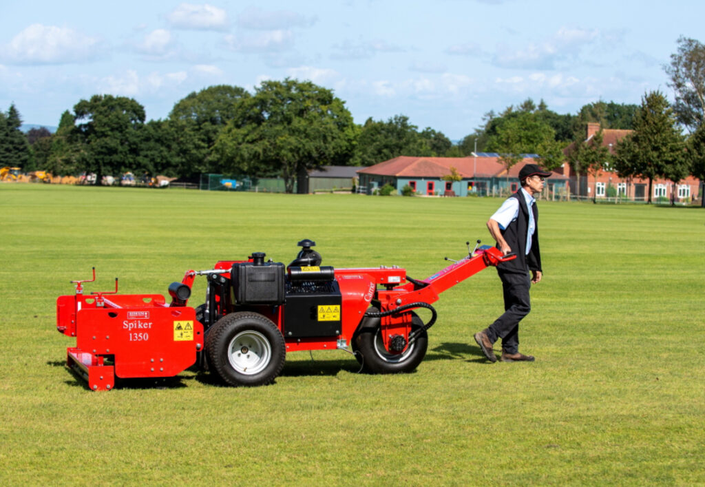 Spiker 1350 - Links Turf Equipment