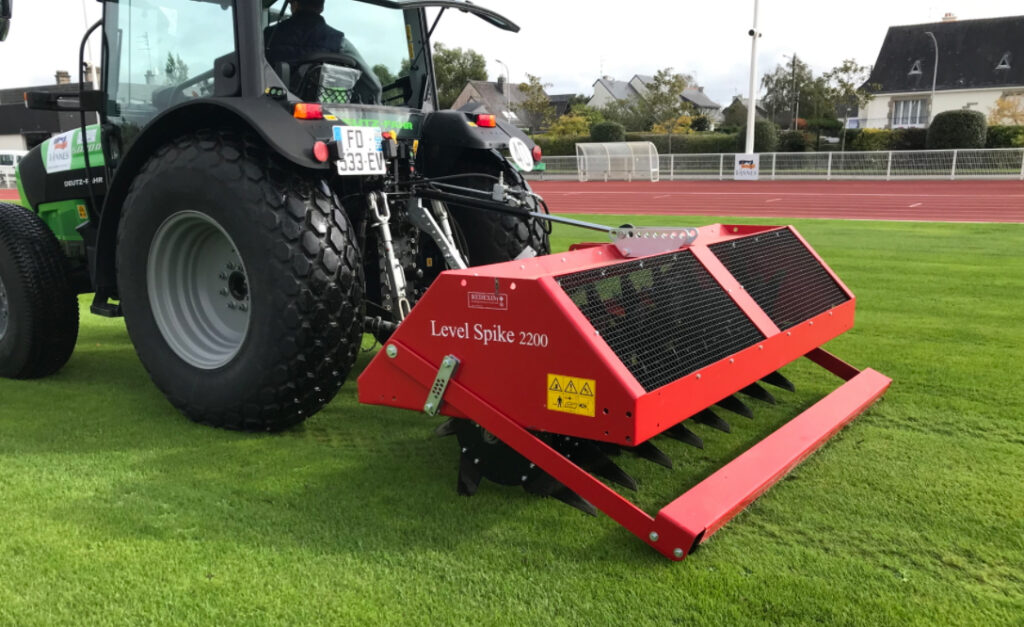 Level Spike 2200 - Links Turf Equipment